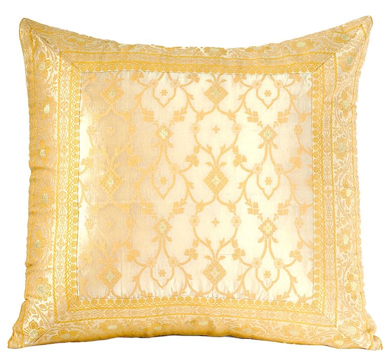 Devi Antique Pillar Den Bed - Worldcraft Industries