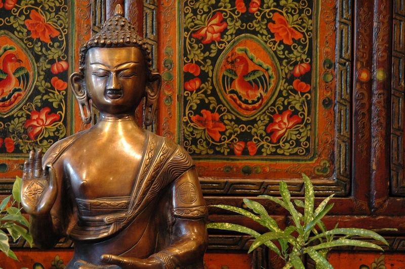 Altars: Buddha Statues, Hindu God Statues & Home Decor Candles Image ...